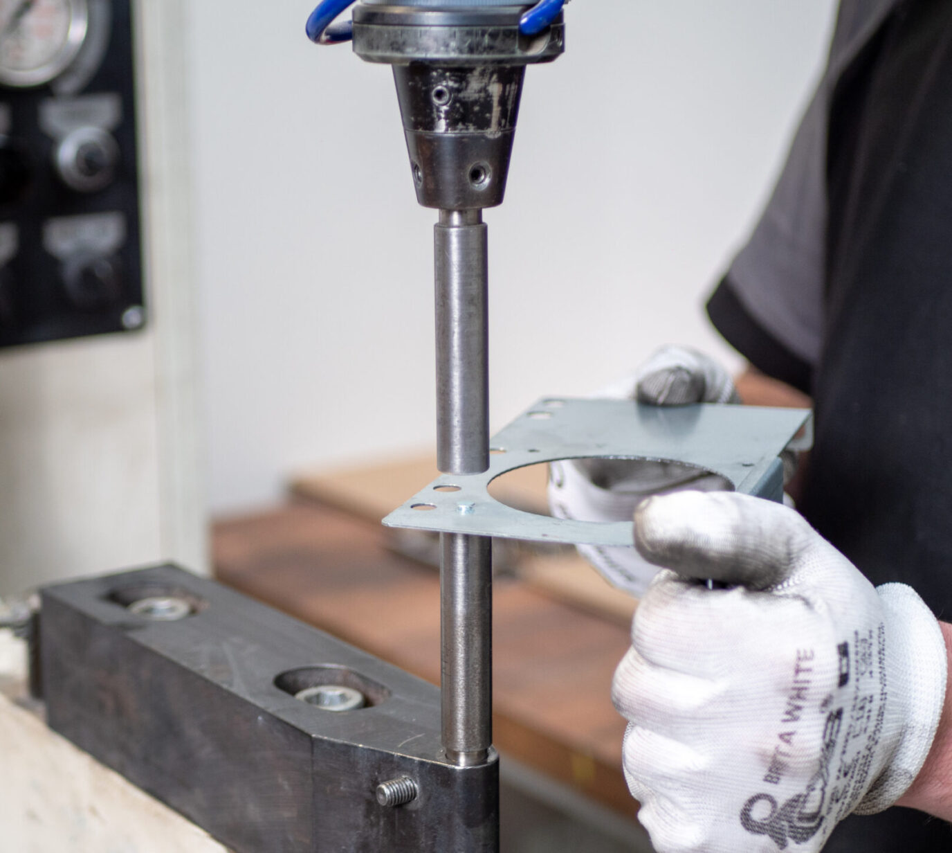 Pressing nuts and screws into sheet metal | PROSTOR-design s.r.o.